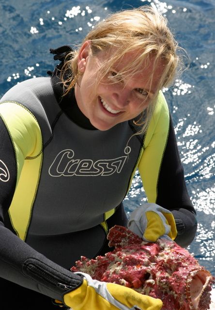 Photo Gallery Dr Teresa Carrette Science Venom Research Box Jellyfish Television photo-gallery-dr-teresa-carrette-science-venom-research-box-jellyfish-television